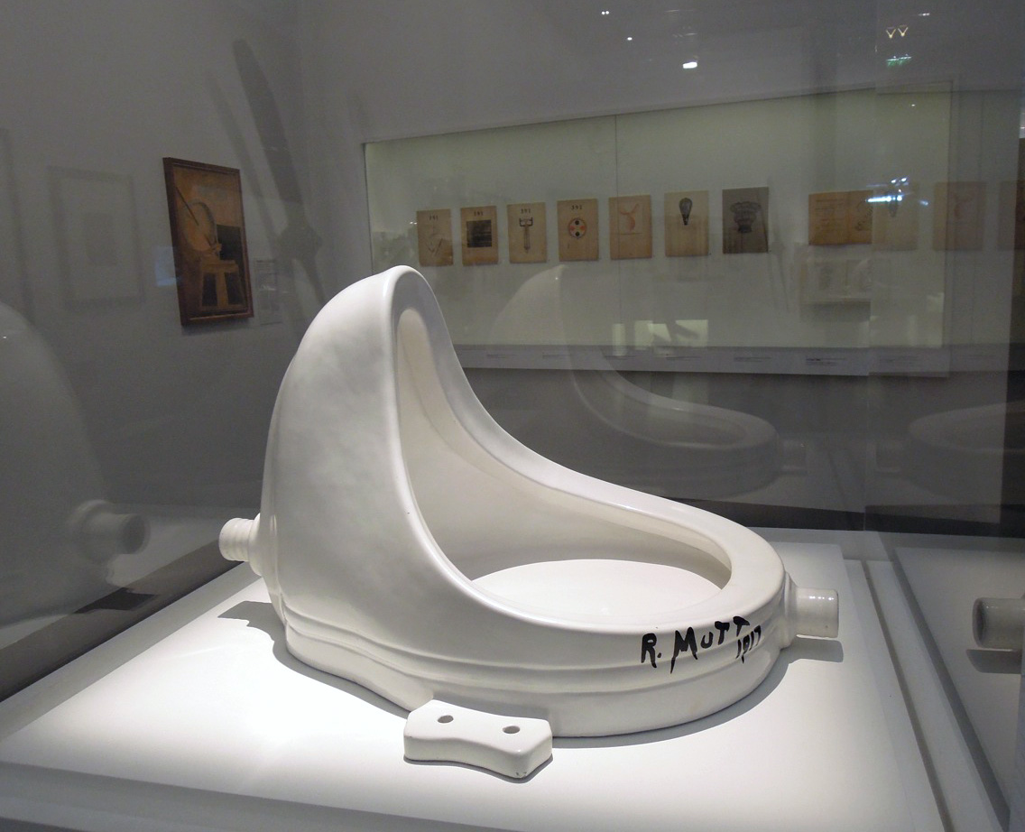 1917 – veduta della mostra presso il Centre Pompidou, Metz 2012 – Marcel Duchamp – Fountain ...