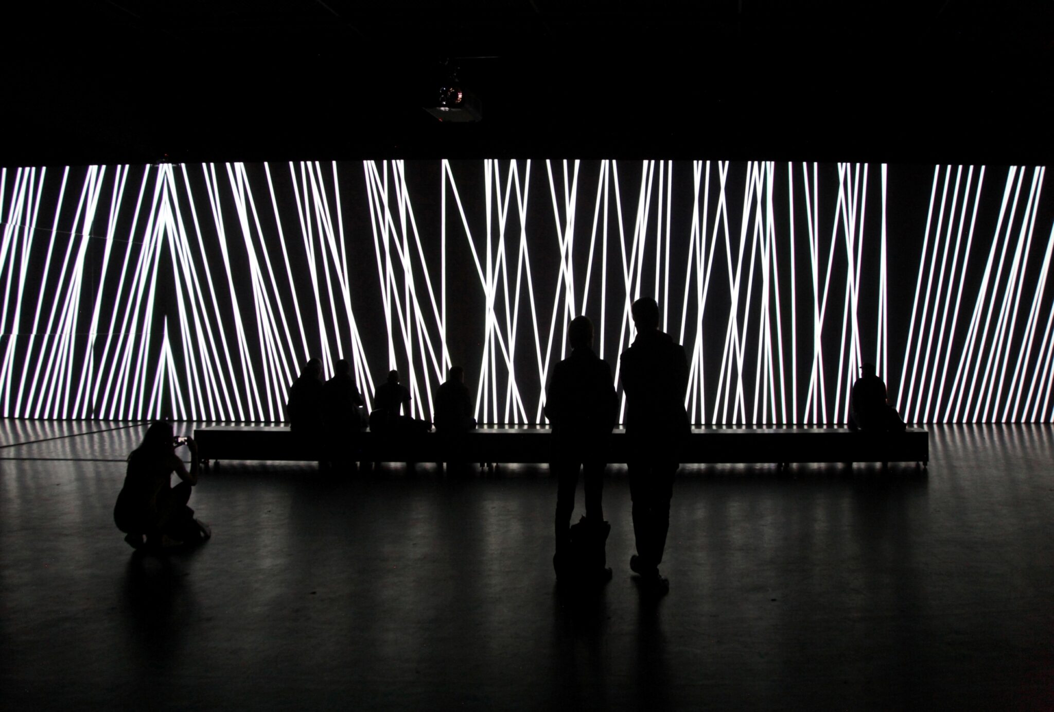 Pulsing planes. Carsten Nicolai all'Hangar Bicocca | Artribune