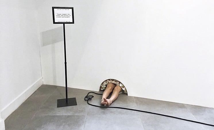 Milo Moirè, Mirror Box, performance 2016 | Artribune