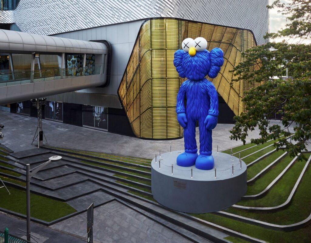 Lo street artist Kaws & Christian Dior | Artribune