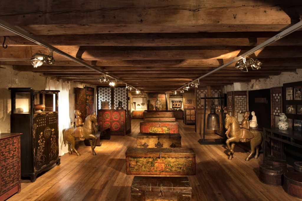 Galleria Thais. Antichità e design d’oriente nel cuore del Veneto ...