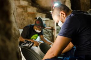 L’intervento di Adrian Melis nell’Acquedotto di Napoli | Artribune