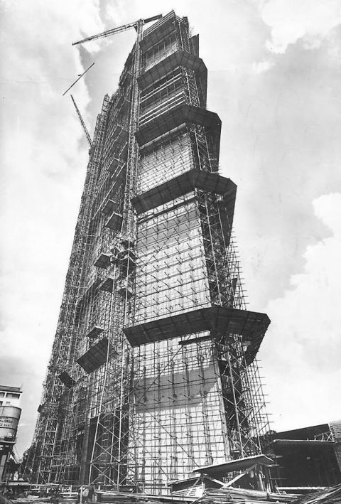 60 anni del Pirellone di Gio Ponti. Mostra e libro a Milano | Artribune