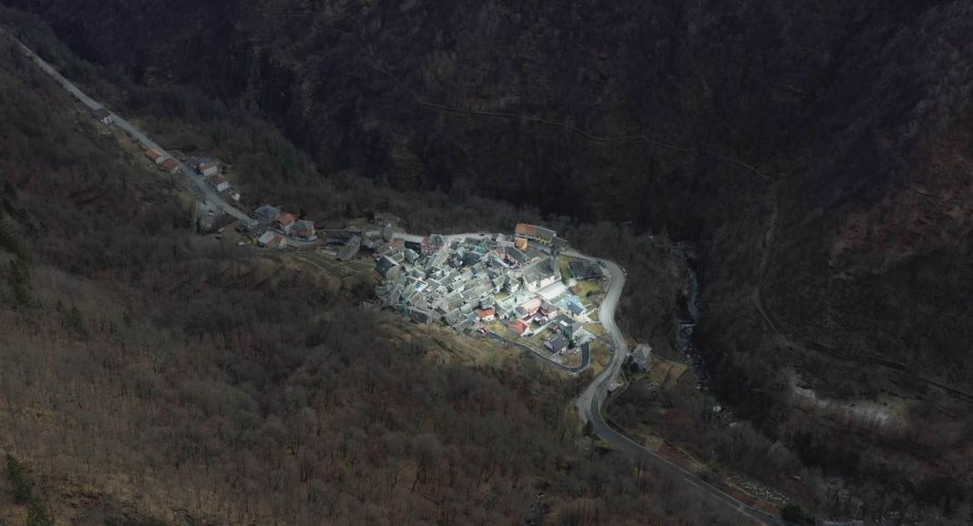 Viganella, il paese dove il sole si riflette in uno specchio ...