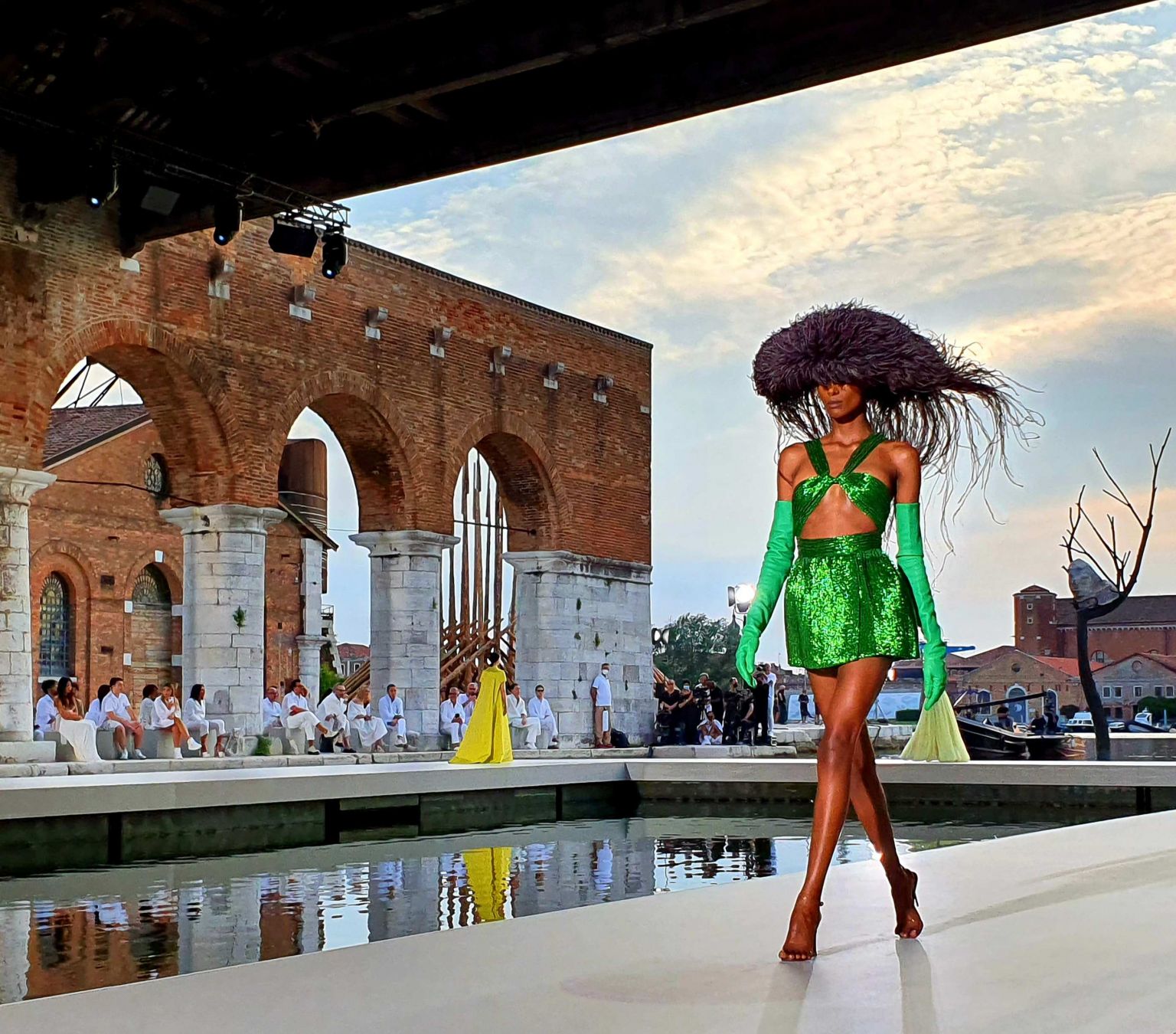 La sfilata Valentino Des Atelier alle Gaggiandre di Venezia | Artribune