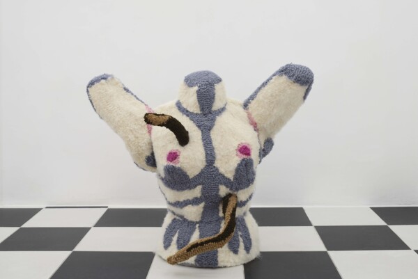 Intervista ad Anna Perach, l’artista delle sculture indossabili | Artribune