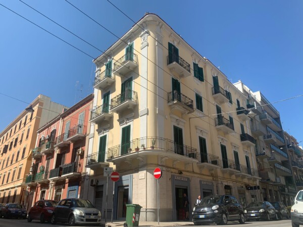 A Bari la prima mostra d’arte sul balcone