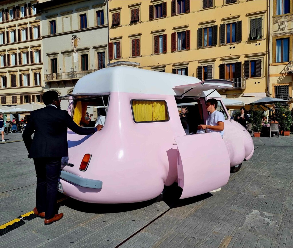 L’installazione di Erwin Wurm a Firenze | Artribune
