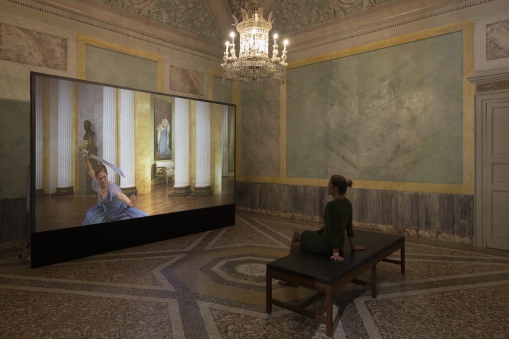 La mostra di Andrea Bowers alla GAM di Milano | Artribune