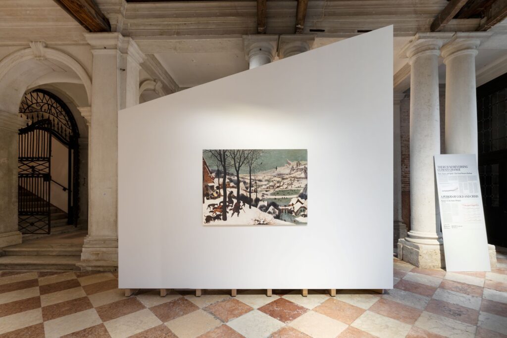 Metadati e crisi climatica nella mostra di Fondazione Prada a Venezia ...
