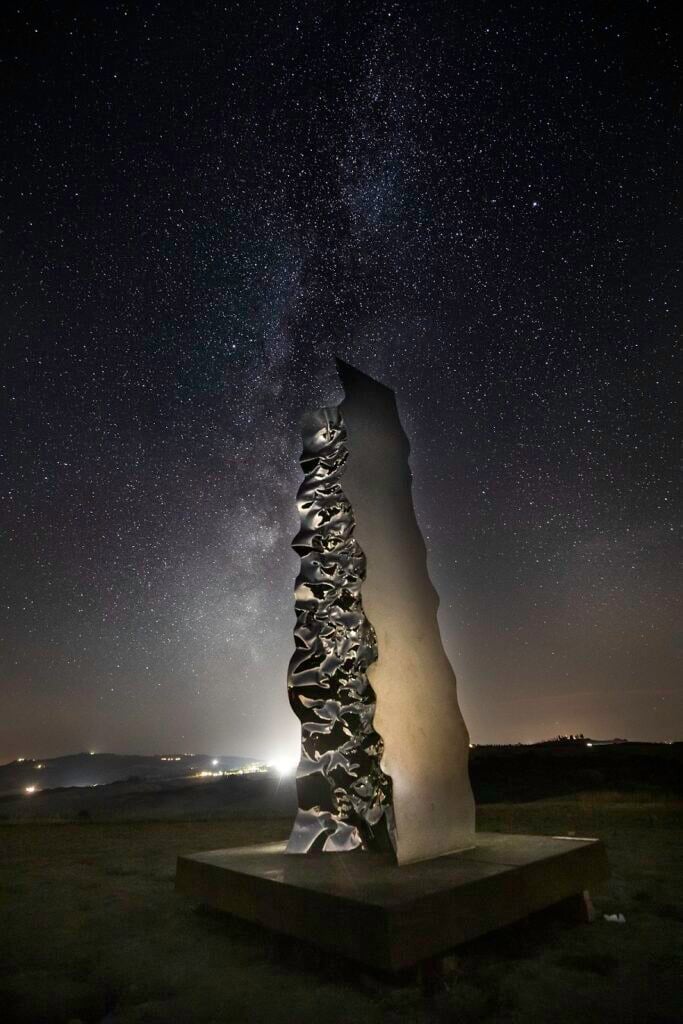 Arte ambientale sul lago d’Iseo. La mostra di Helidon Xhixha | Artribune