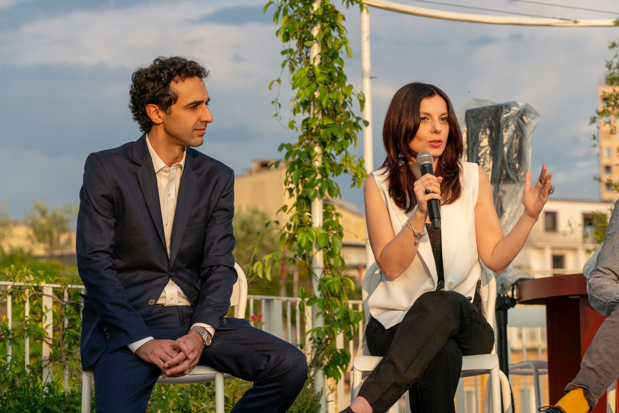 Covivio inaugura l’opera di Lorenza Longhi a Milano. Foto del talk di ...