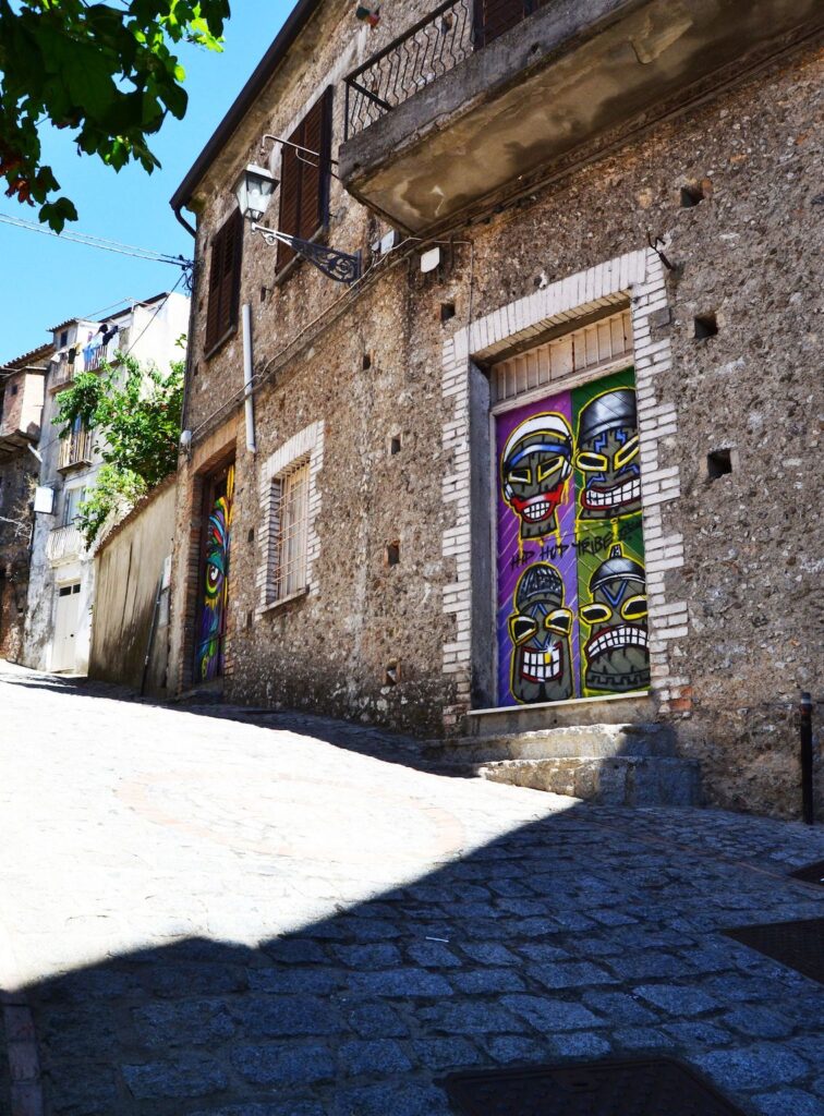 Il progetto Sentiero Porte d’Artista in Calabria| Artribune