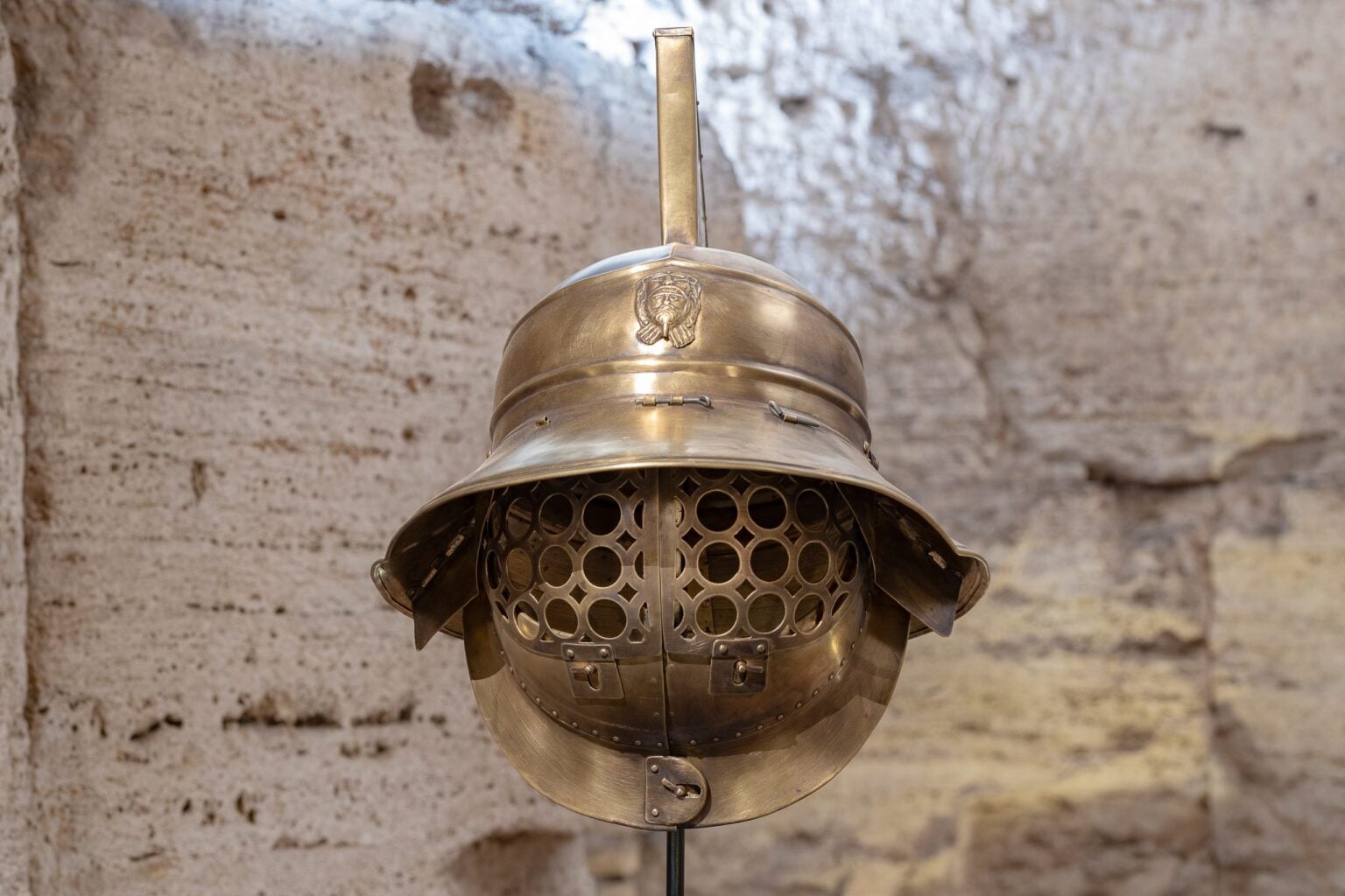 La mostra sui gladiatori nei sotterranei del Colosseo