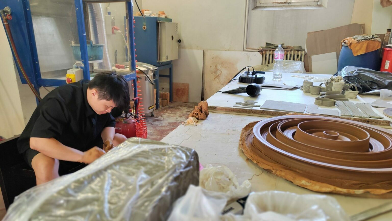 L’artista Wei Bao in mostra al MIC di Faenza