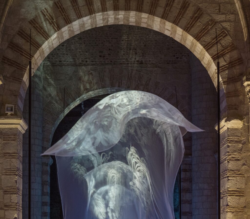 Gravity, opera d'arte cinetica che fa bene a chi la guarda