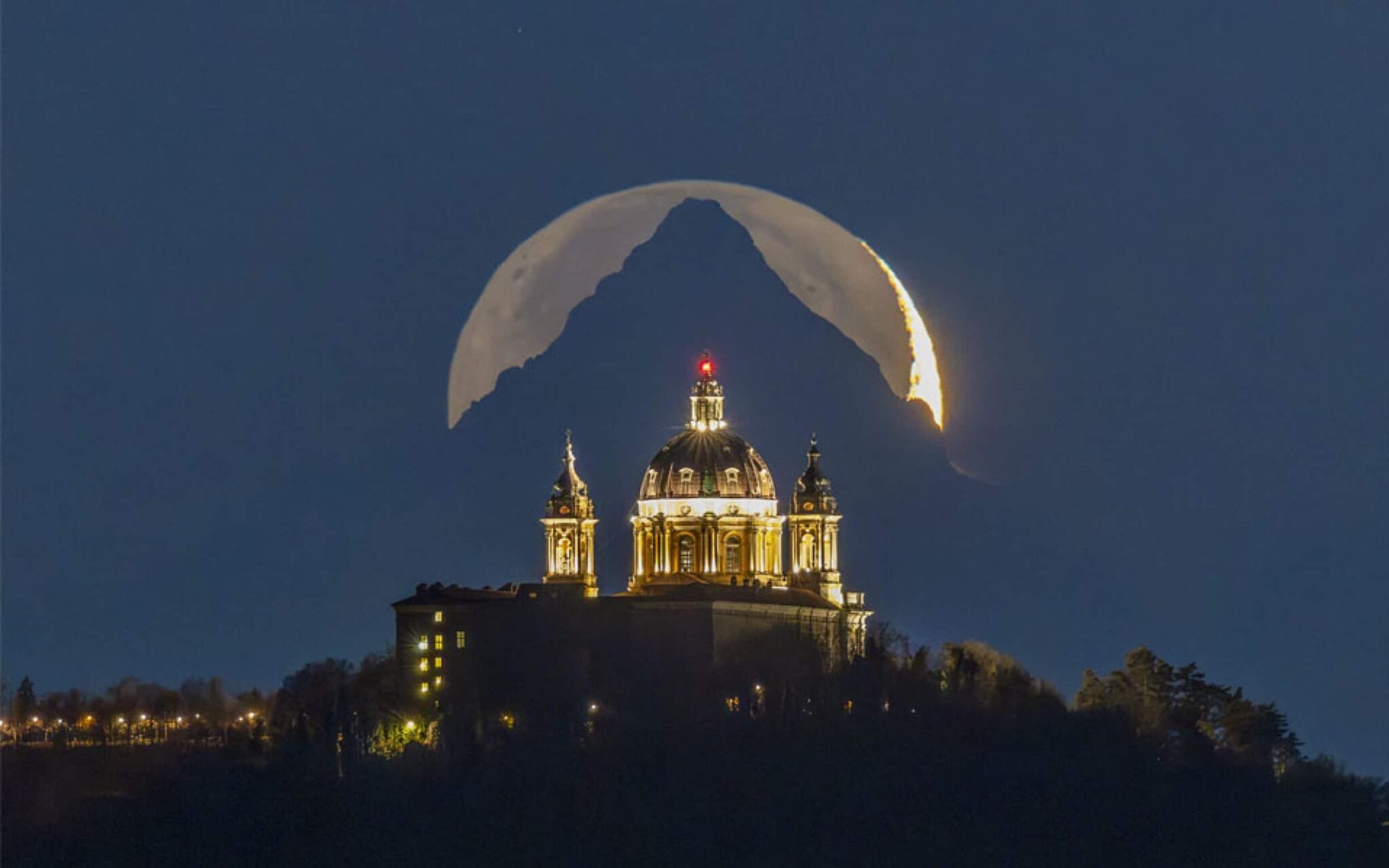 La Nasa premia la foto più bella di Natale: Basilica di Superga ...