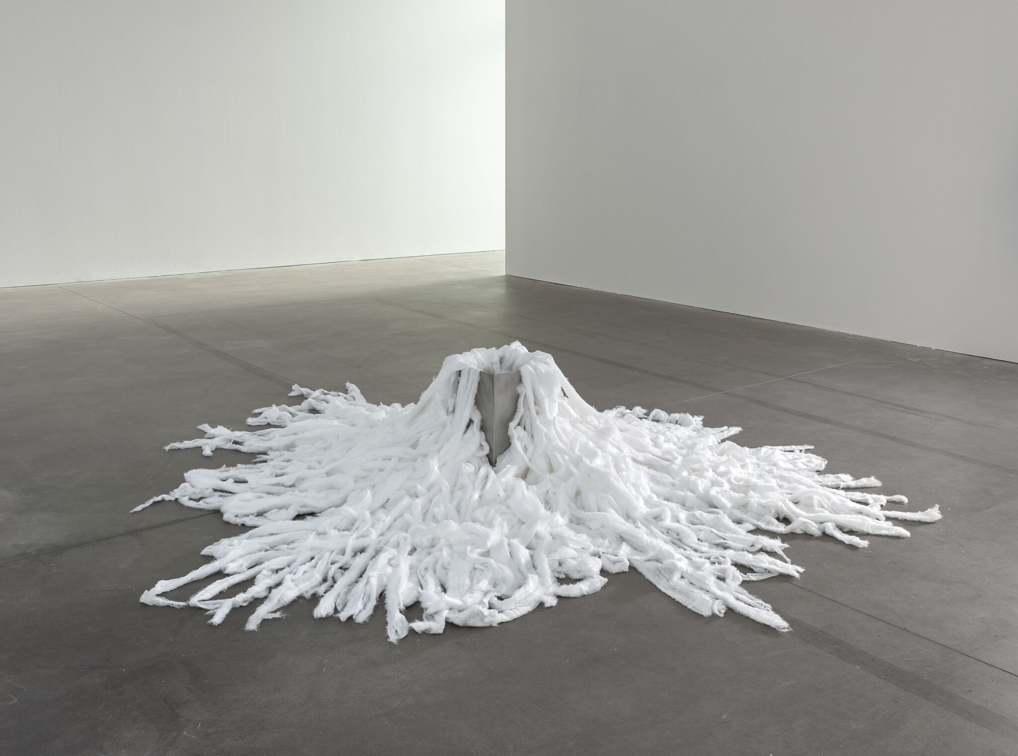 La grande mostra di Giovanni Anselmo al Guggenheim di Bilbao | Artribune