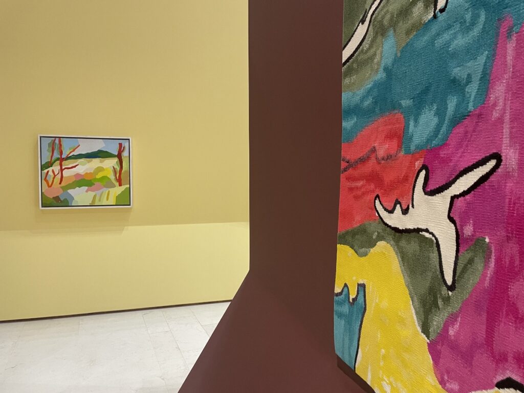 La mostra su Etel Adnan all’Ithra di Dharan in Arabia Saudita