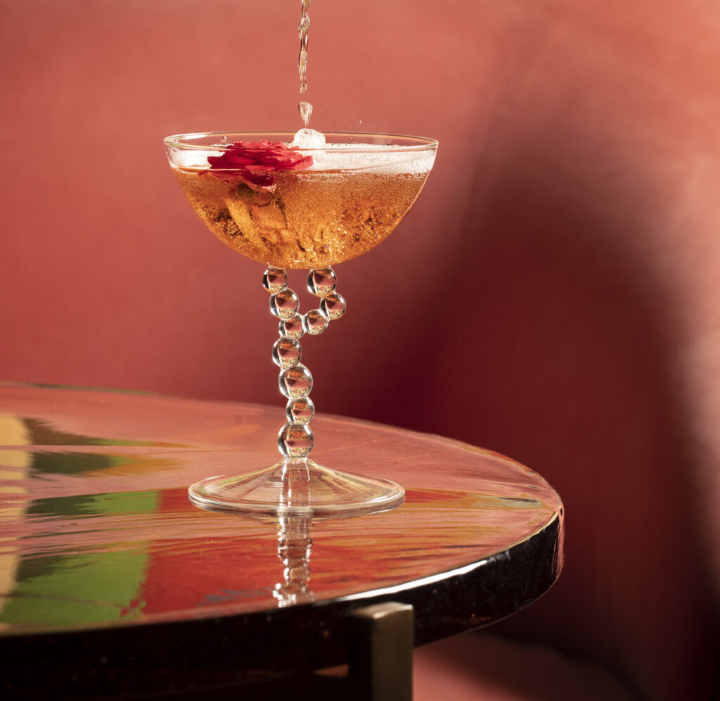 A Bruxelles l’Hotel Amigo dedica un bar a René Magritte