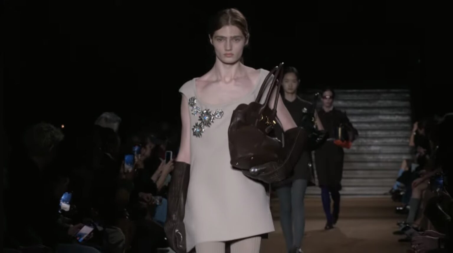 Paris Fashion Week autunno inverno 2024: la sfilata di Miu Miu | Artribune