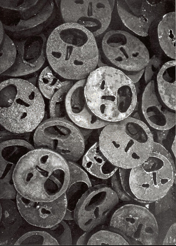 La storia di Shalechet, l’opera dell’israeliano Menashe Kadishman ...