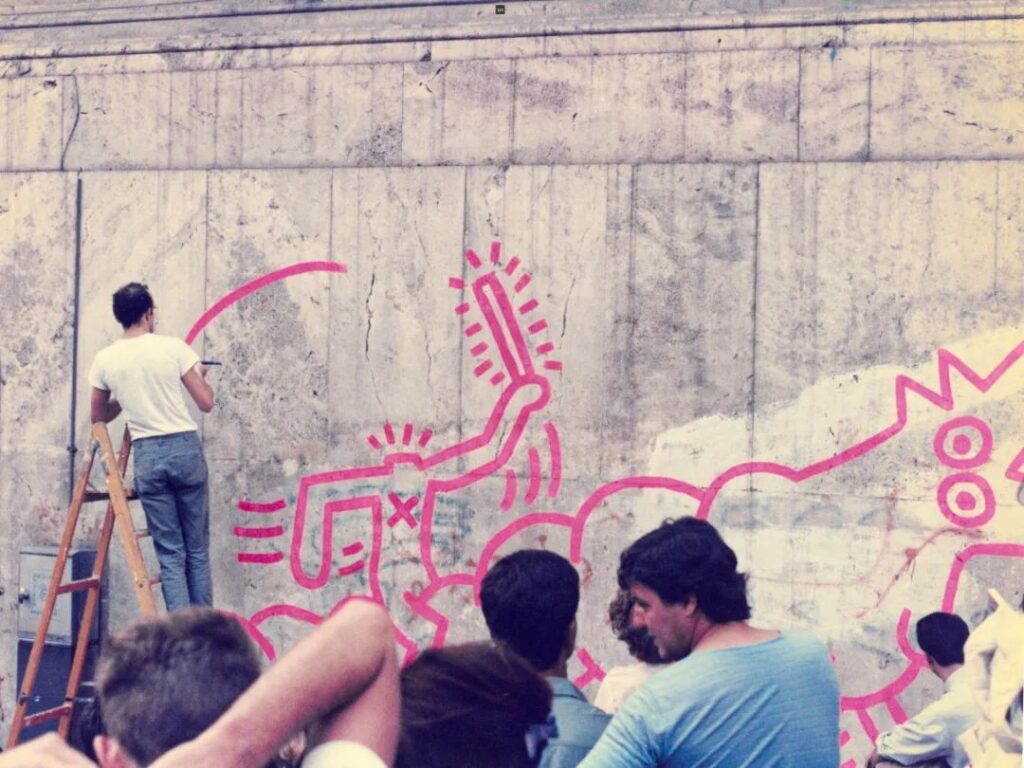 La storia della rimozione dei graffiti di Keith Haring a Roma