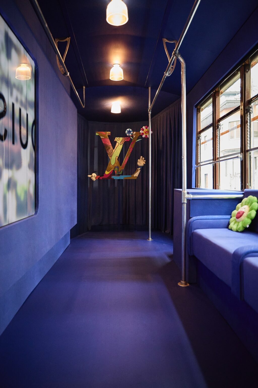 I tram di Milano firmati “Louis Vuitton x Murakami”