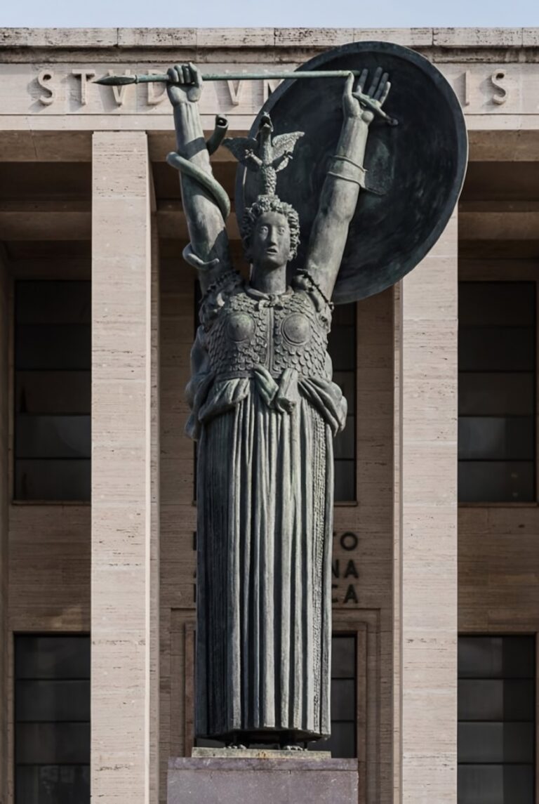 Sfregiata la Minerva dell’Università La Sapienza di Roma