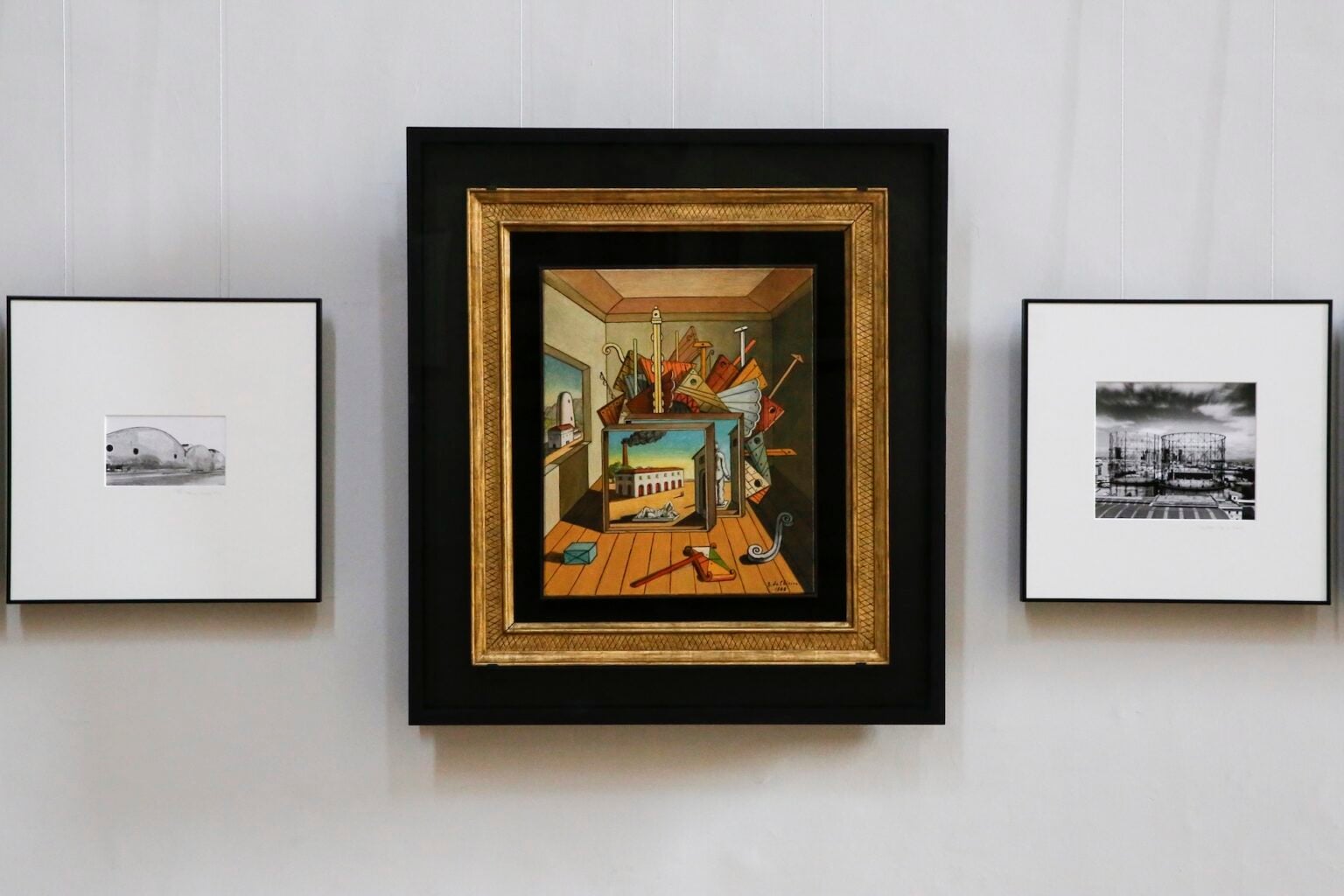 La mostra di Mimmo Jodice e Giorgio de Chirico al Castel Nuovo di ...