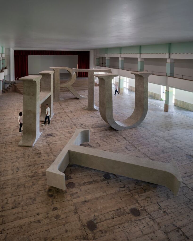 La mostra di Shilpa Gupta da Continua a San Gimignano | Artribune