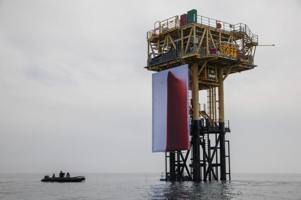 L’opera di Anish Kapoor su una piattaforma Shell nel Mare del Nord per ...