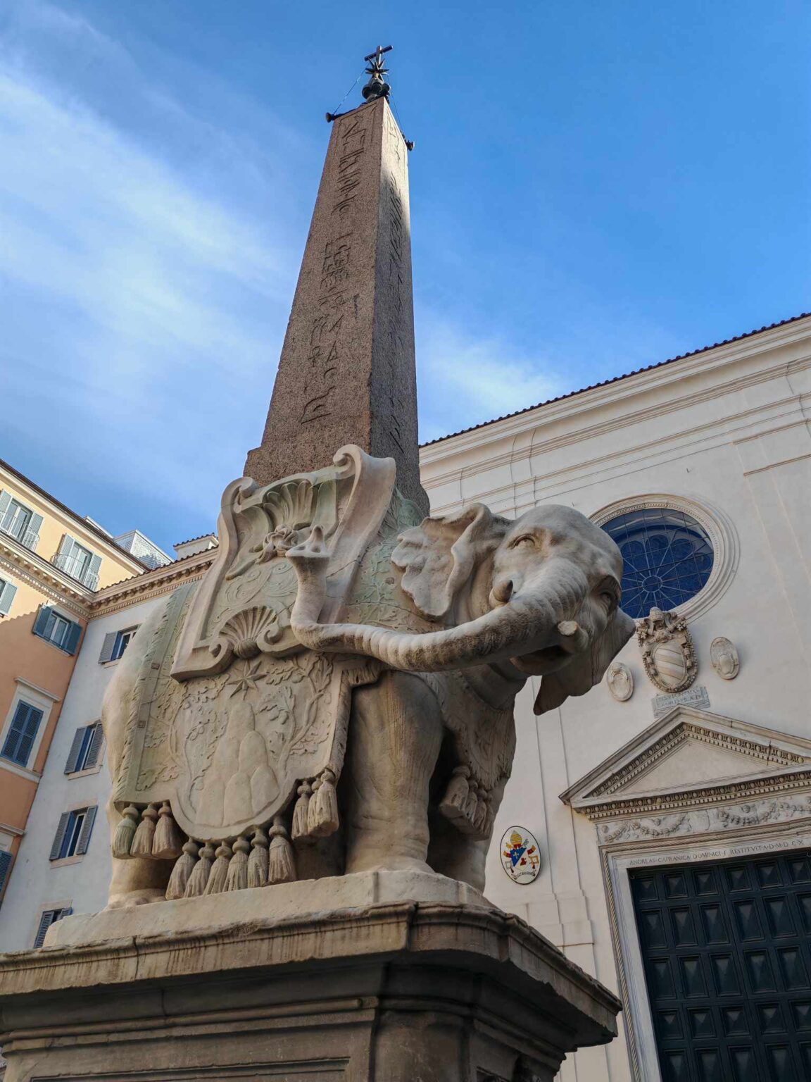 A Roma spezzata una zanna dell’Elefante della Minerva del Bernini. Da ...