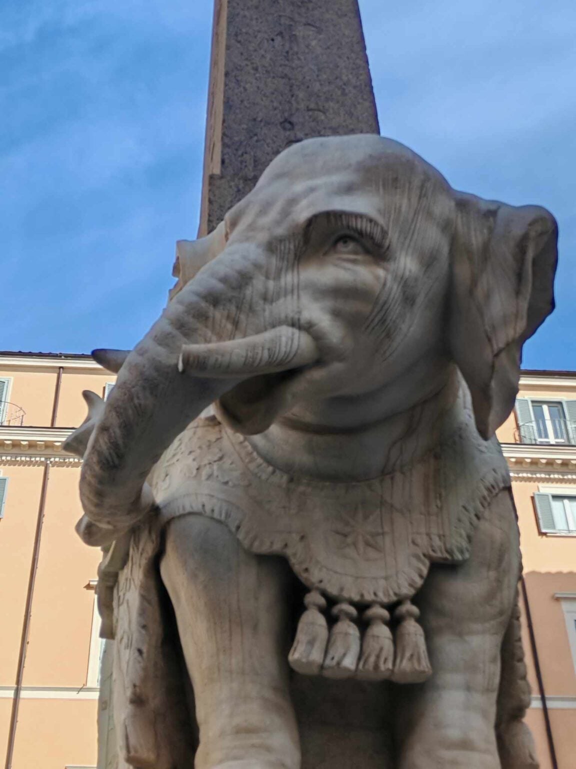 A Roma spezzata una zanna dell’Elefante della Minerva del Bernini. Da ...